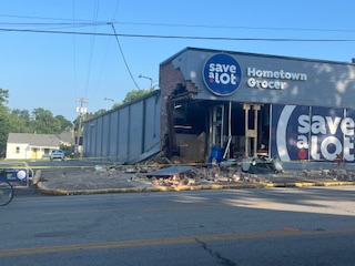 Driver crashes into Georgetown Save-A-Lot while fleeing police ...